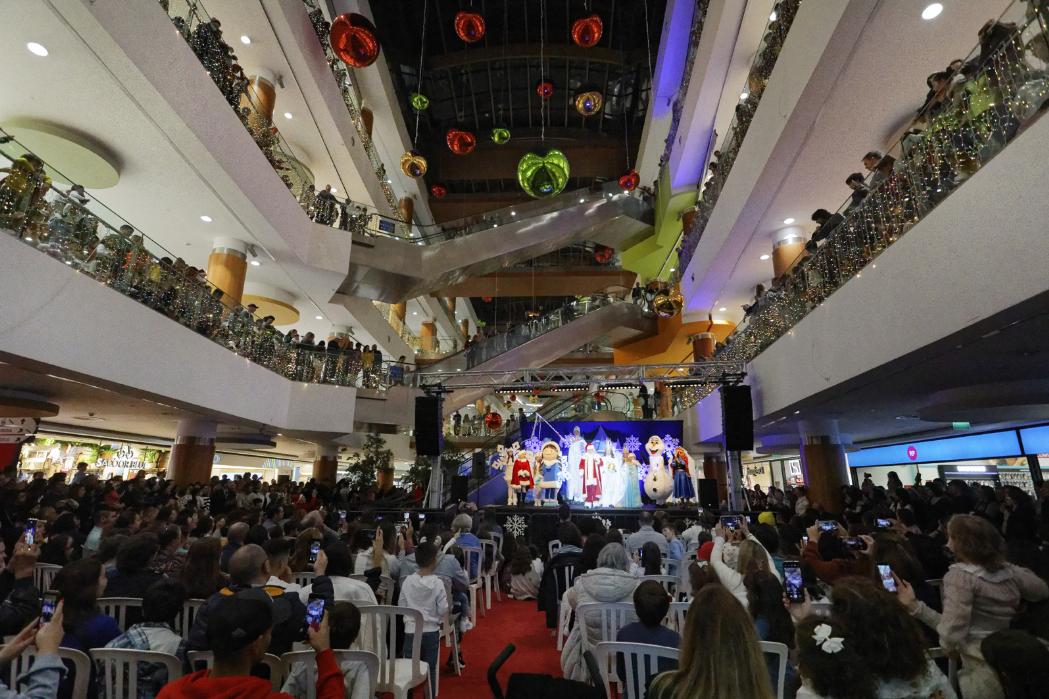 Pai Natal chega ao Palácio do Gelo este sábado num serão que promete ...